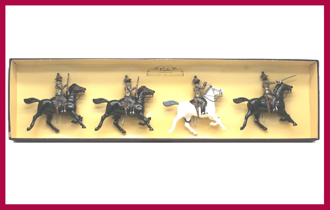 BRITAINS: 8893 - THE SUSSEX YEOMANRY - 4 X MOUNTED SOLDIERS - NEW