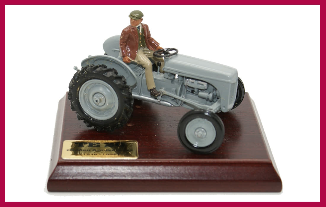BRITAINS: 8711 - FERGUSON TE20 TRACTOR - LIMITED EDITION - NEW