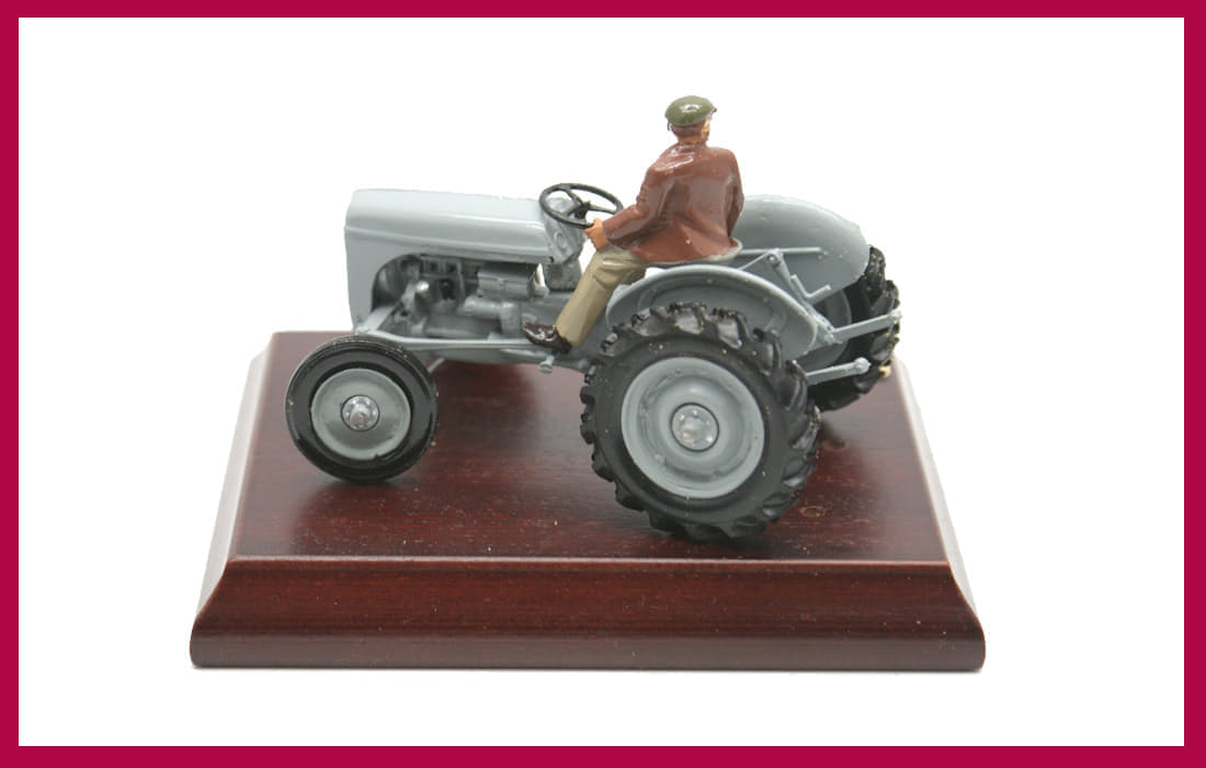 BRITAINS: 8711 - FERGUSON TE20 TRACTOR - LIMITED EDITION - NEW