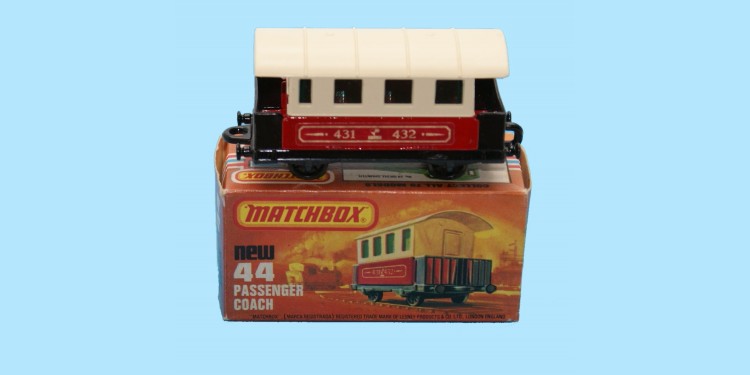 MATCHBOX SUPERFAST: 44C PASSENGER COACH (WITH WINDOWS) - MINT